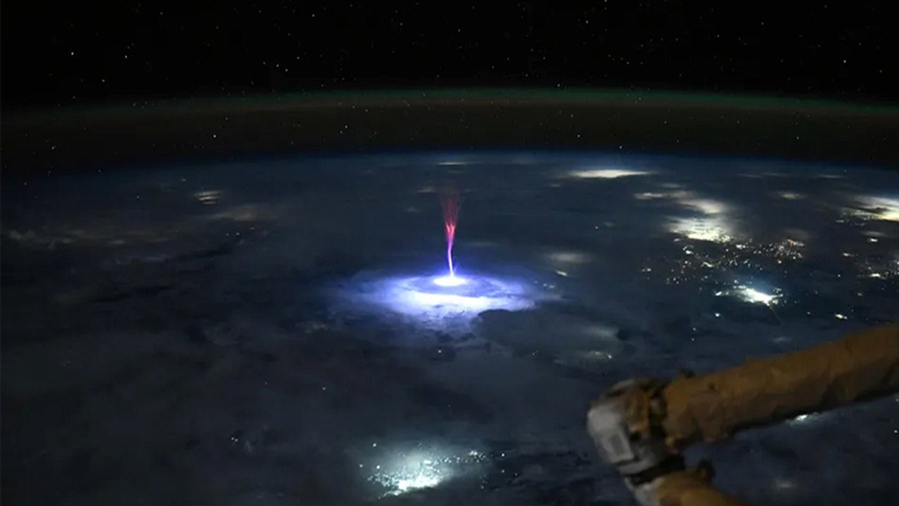 Astronaut Aboard ISS Captures Rare Giant Sprite Lighting Up Sky Over ...