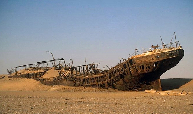 Namibia’s Skeleton Coast: A Haunting Land of Lions, Diamonds, and ...